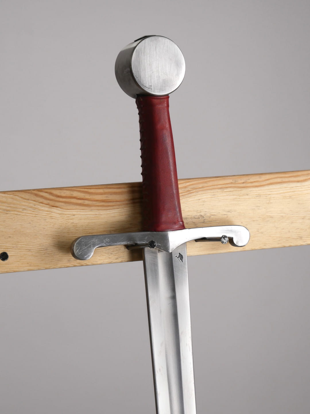 One-handed sword "Flame" with red handle